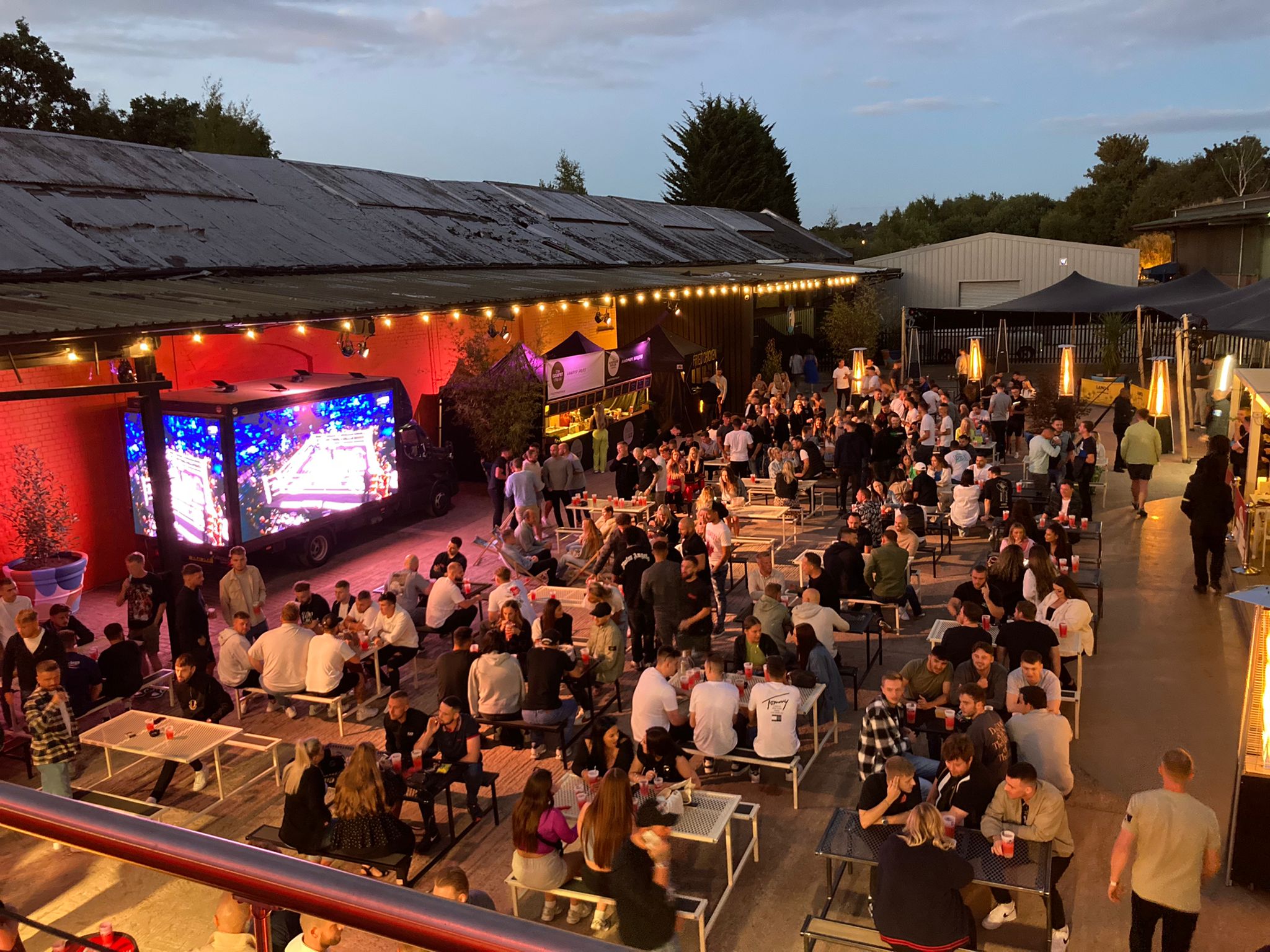 DigiVans Go the Distance on Fight Night! - Elonex Outdoor Media