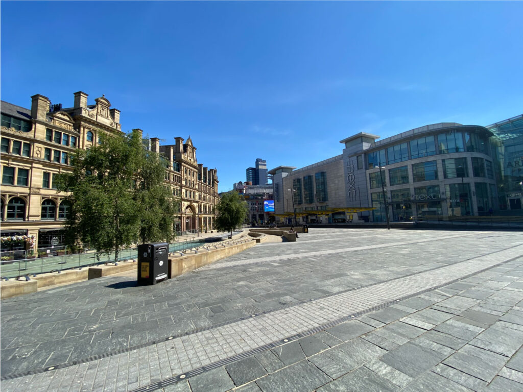 Exchange Square, Manchester - Digital Billboards & Advertising Screens ...