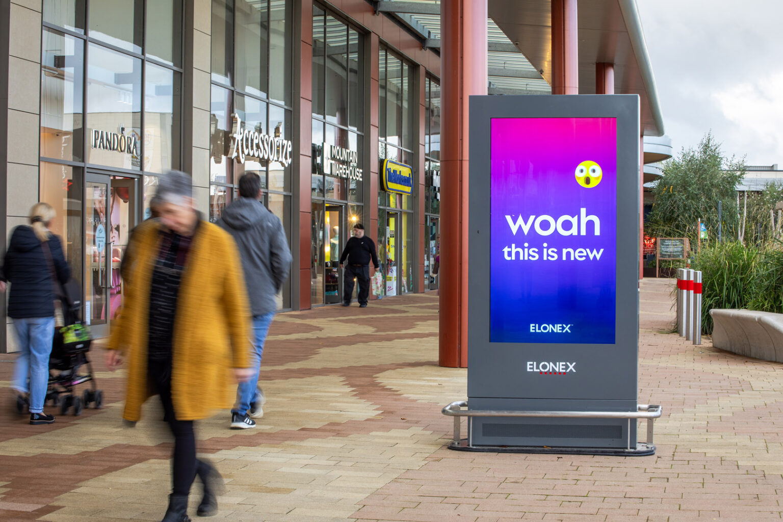 New D6 Screens Launched at Rushden Lakes – Grand Technix